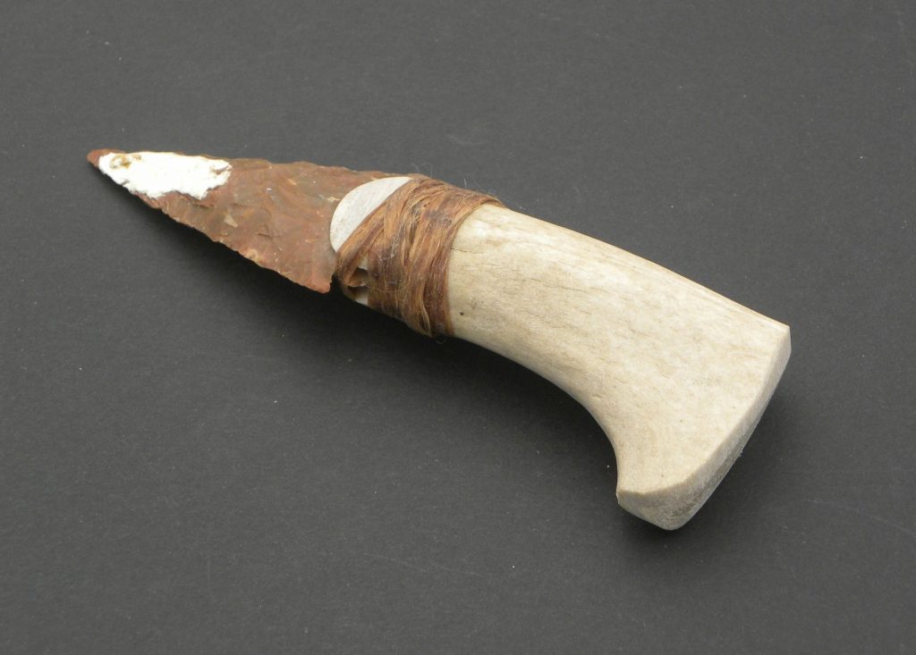 This beautifully made Flint & Deer Antler Knife is a stunning replica.